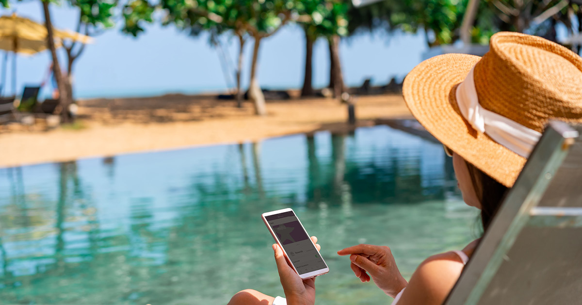 Newsletter 2024 V2 Article - Take Control of Your Cards While Traveling | UMassFive